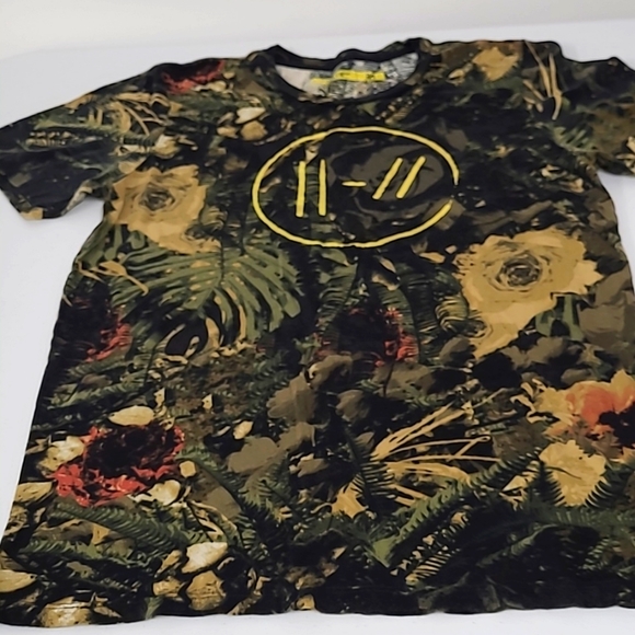 Twenty One Pilots | Tops | Twenty One Pilots Graphic Band Tour Tee ...